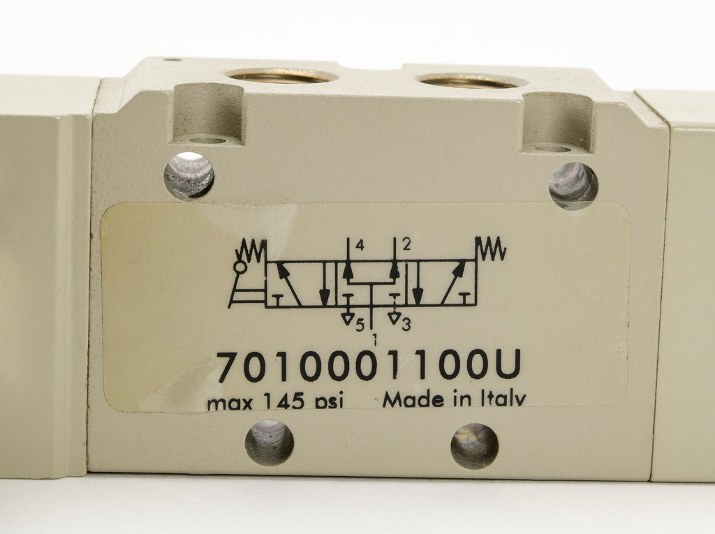 Pneumatic Manual Valve: 5-port (4-way) (PN# 7010001100U) | AutomationDirect