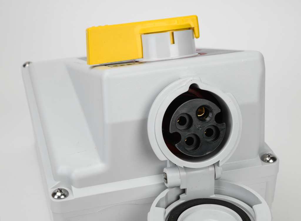 Pin and Sleeve Mechanical Interlock: 3-pole, UL 508 rated, 20A (PN ...