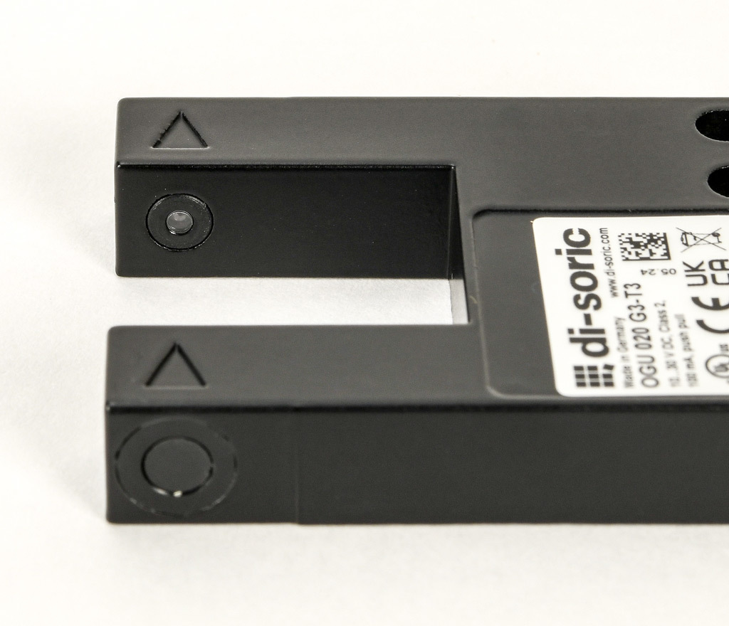 U-frame Photoelectric Fork Sensor: 0-20mm range, through-beam (PN ...