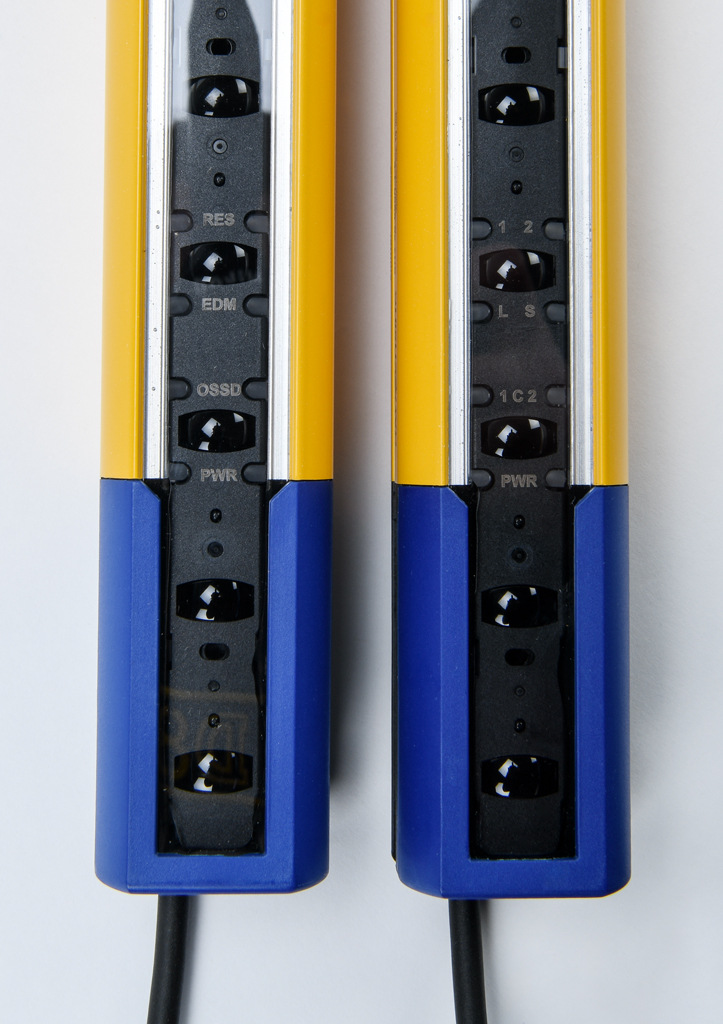 Safety Light Curtain: sender/receiver pair, 30mm resolution (PN# SH4-30 ...
