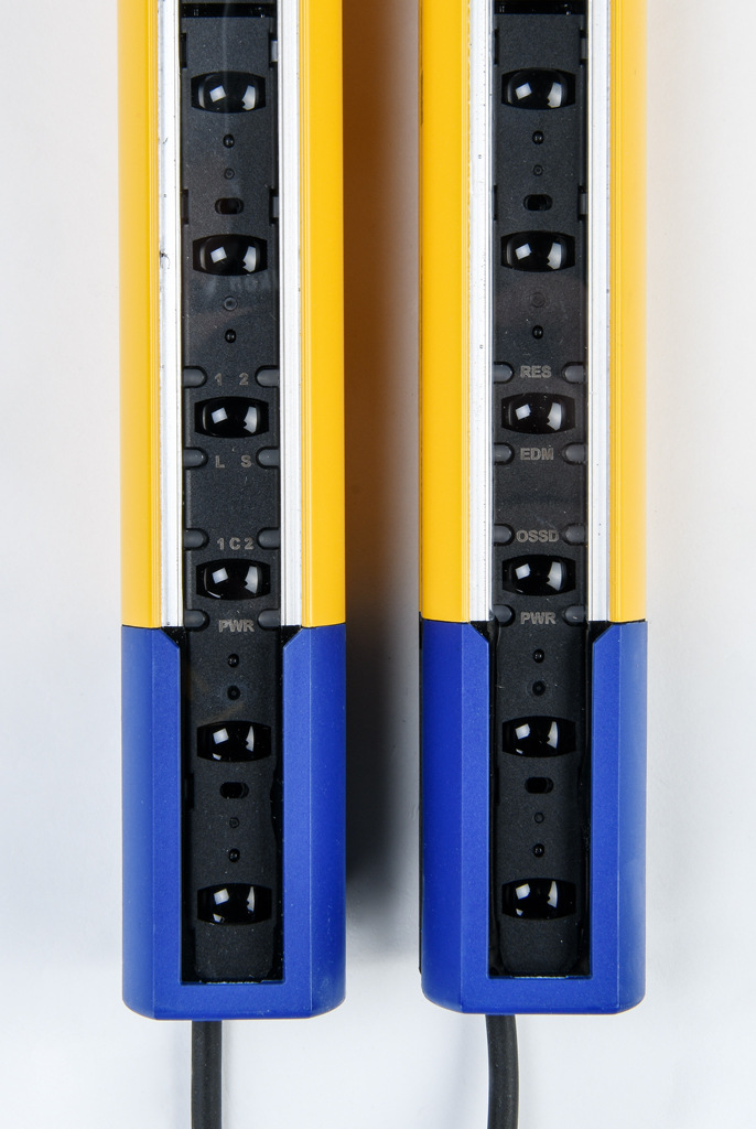 Safety Light Curtain: sender/receiver pair, 30mm resolution (PN# SH4-30 ...