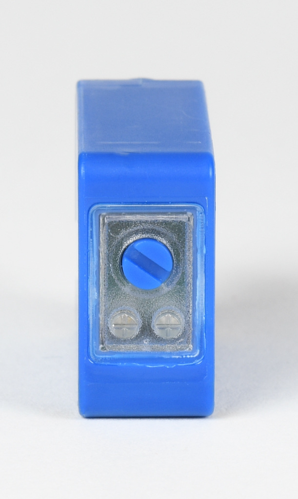 Rectangular photo sensor: 20-4200mm range, polarized retroreflective ...