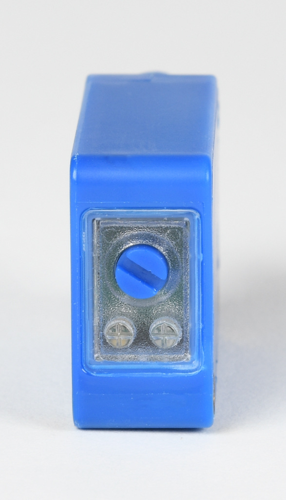 Rectangular photo sensor: 20-4200mm range, polarized retroreflective ...